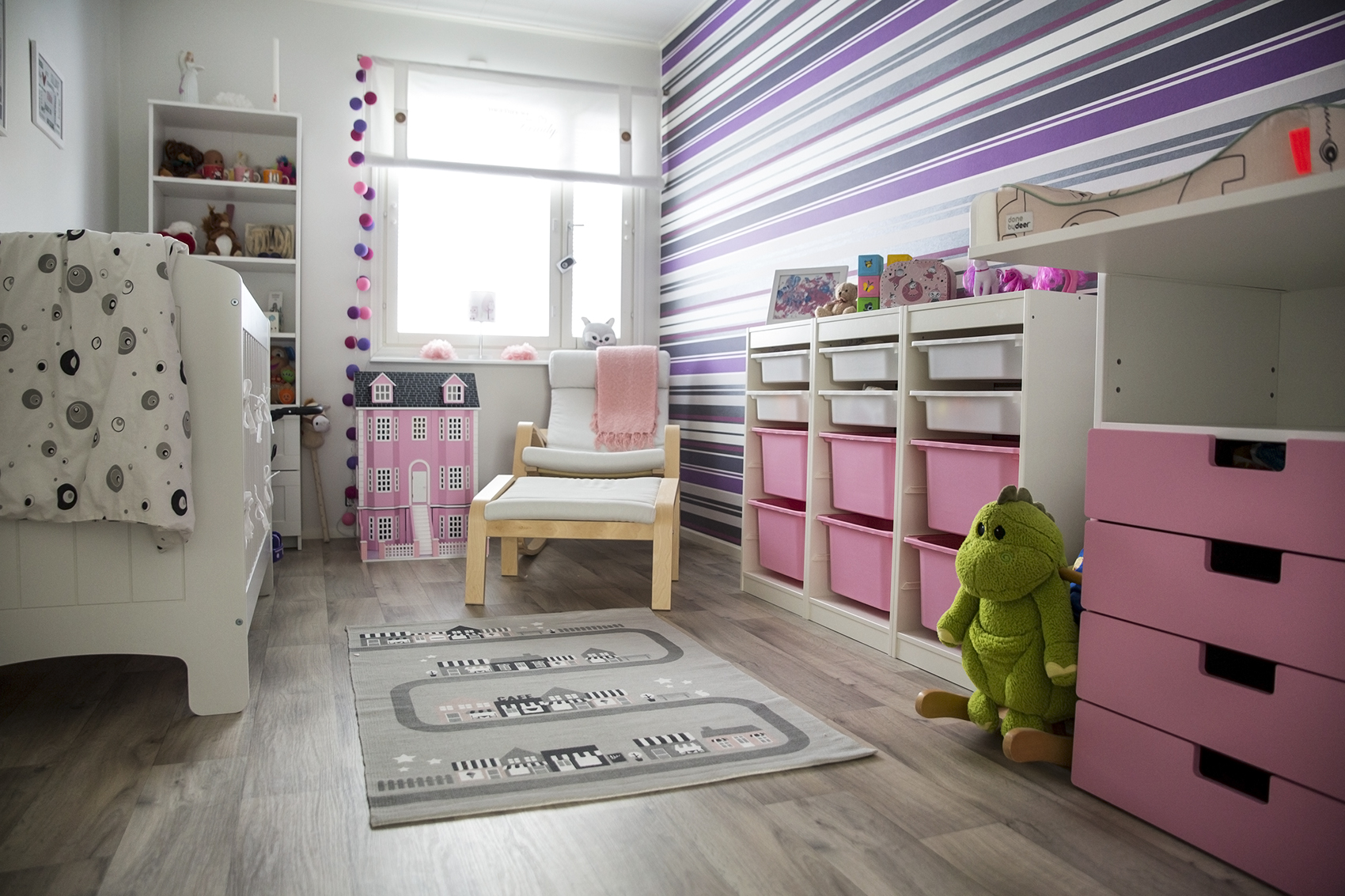 Barnrum i rosa/lila toner | Golv1